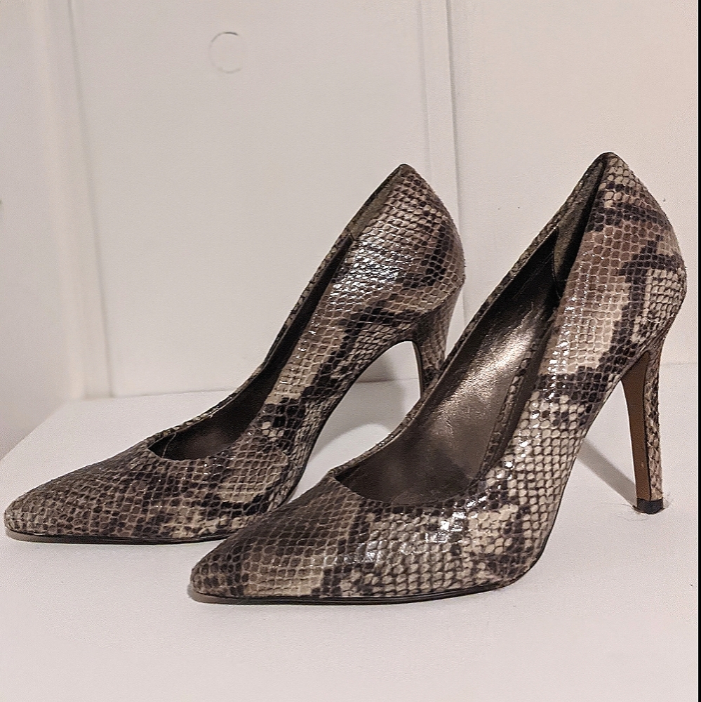Faux-Snake Skin Pattern Pumps - Gem